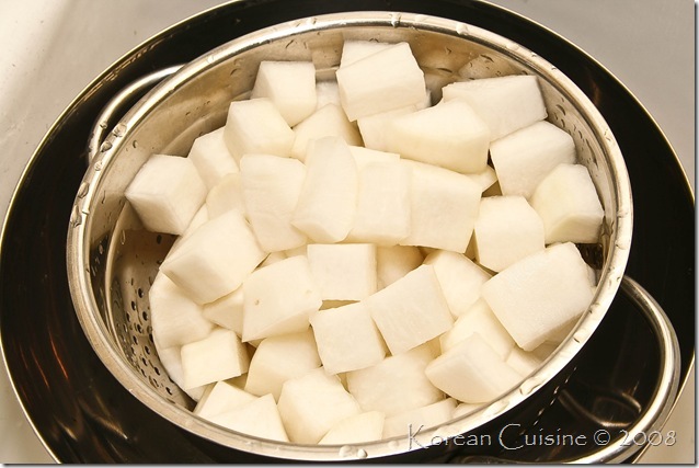 Korean Cuisine: Ggak Ddoogi - Seasoned Daikon Radish - (깍두기)